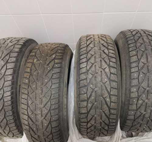 Tigar SUV Ice 215/65 R16 102T