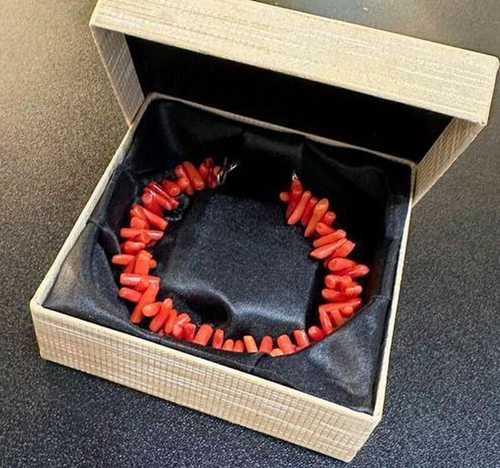 Браслет из коралла
