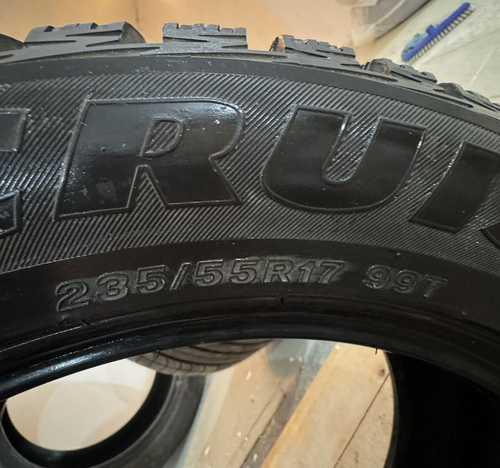 Bridgestone Ice Cruiser 5000 235/55 R17 99T