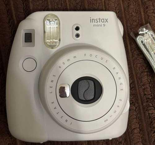 Фотоаппарат с моментальной печатью instax