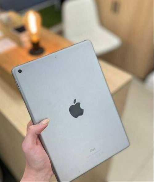 iPad 5го поколения 9,7 Wi-Fi 32гб серый космос