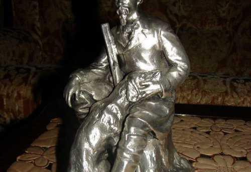 Винтажная статуэтка "Некрасов с собакой на охоте"