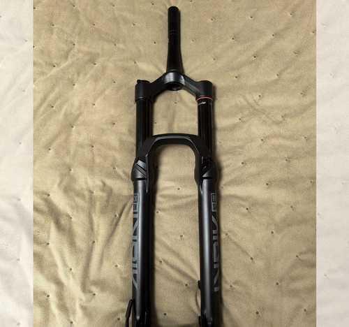 Вилка RockShox Lyrik Select 29" ход 160