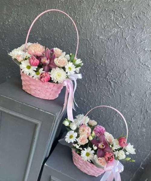 Букет цветы в корзине