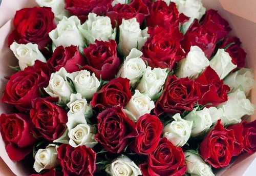 Букет из 51 красной и белой розы 40 см (Кения) в к