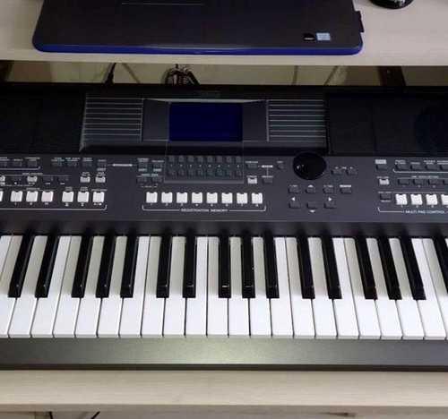 Yamaha PSR S670
