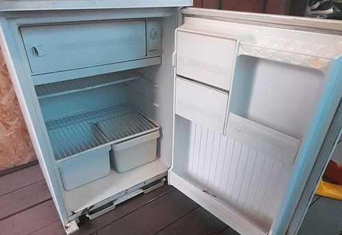 Холодильник маленький Бирюса. Не рабочий