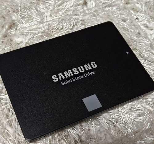 SSD Samsung 870 EVO 1TB (Здоровье 97%)