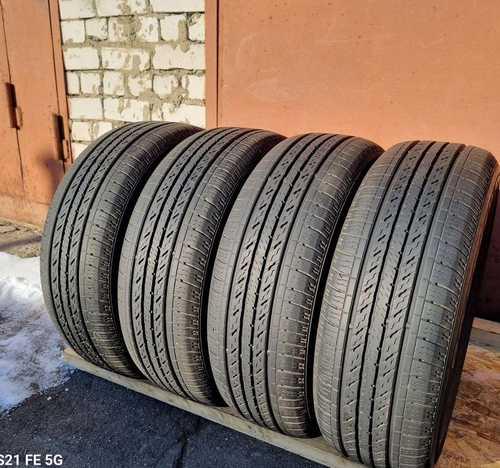 Nexen Roadian 571 235/65 R17 104T