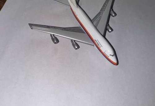 Модель самолета боинг 747 Herpa