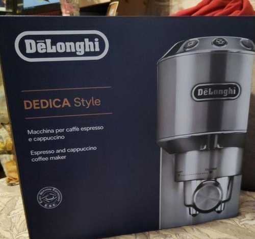 Кофеварка рожковая с капучинатором delonghi