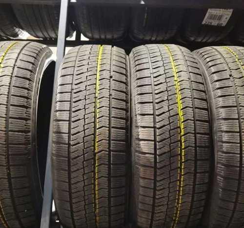 Bridgestone Blizzak VRX2 225/60 R17 100T