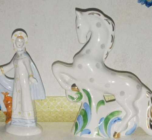 Фарфоровые статуэтки " Конь" и "Морская царица"