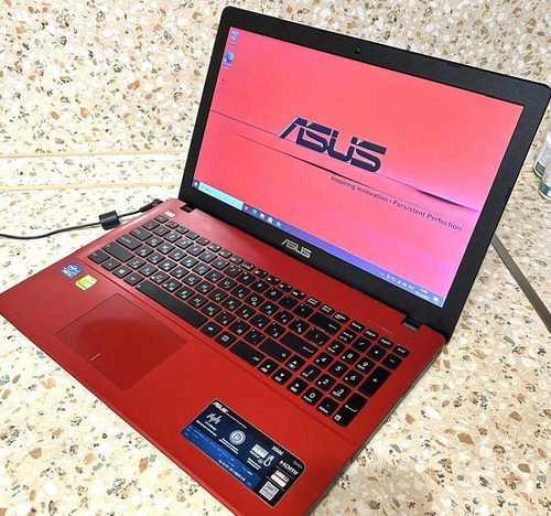 Asus 15:6 i3-3217U GeForce 710M