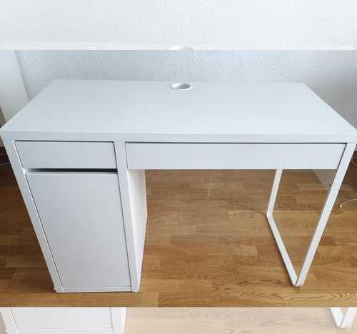 Письменный стол IKEA Mikke 105х50