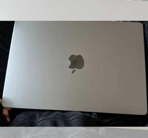 Macbook pro 14 m2 pro