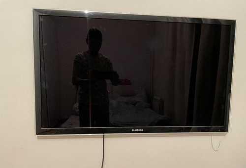 Телевизор Samsung 40” UE40D5000PW