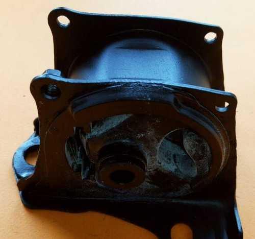Подушка двигателя правая honda capa