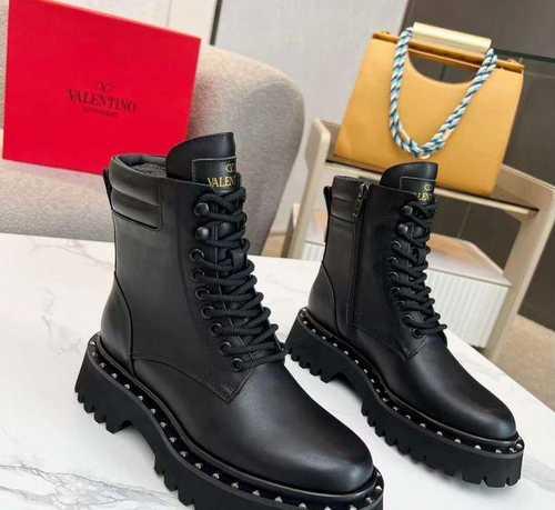 Ботинки Valentino на шнурках кожаные Валентино