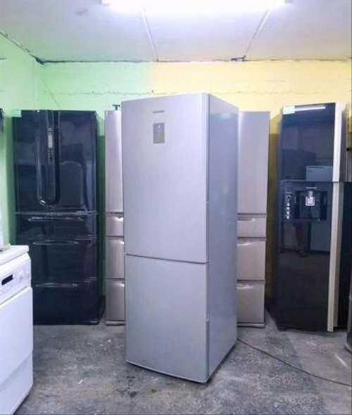 Холодильник серый Samsung no frost с дисплеем