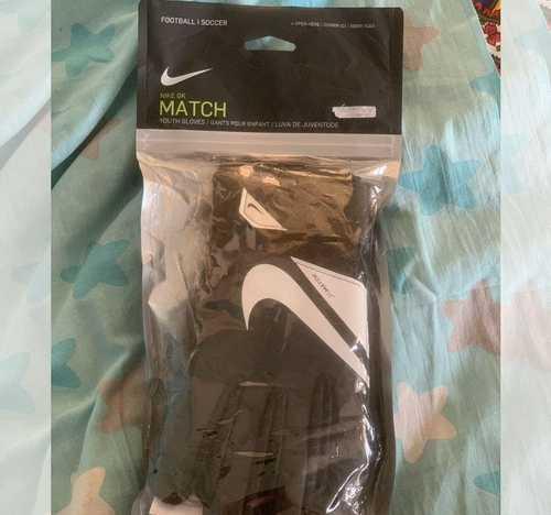 Футбольные перчатки Nike