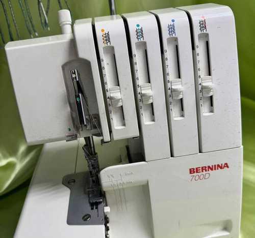 Оверлок Bernina 700D