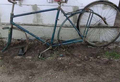 Рама от велосипеда и переднее колесо