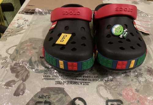 Сандали crocs lego black