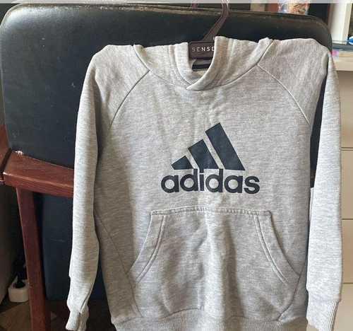 Толстовка adidas на 4-5 лет