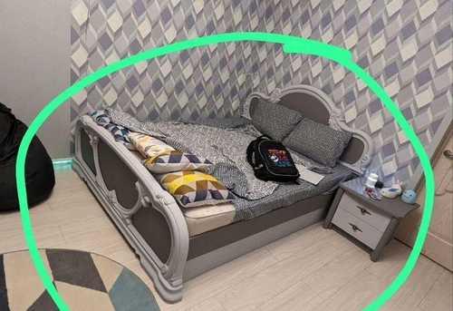 Кровать двухспальная с матрасом + тумбочка