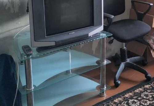 Телевизор на стеклянной подставке (столике)