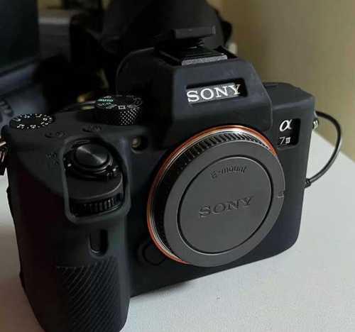 Камера Sony Alpha 7 III с 35-мм полнокадровой матр