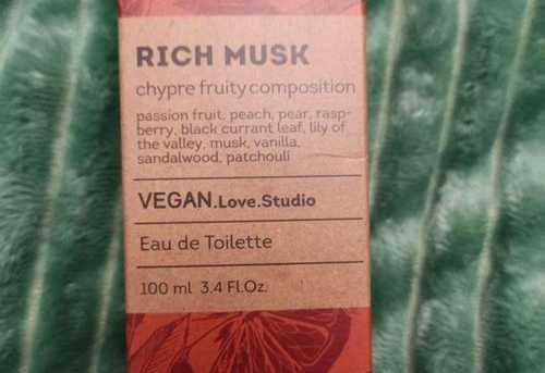 Vegan love studio Rich Musk