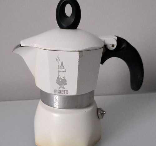 Гейзерная кофеварка Bialetti "Dama"