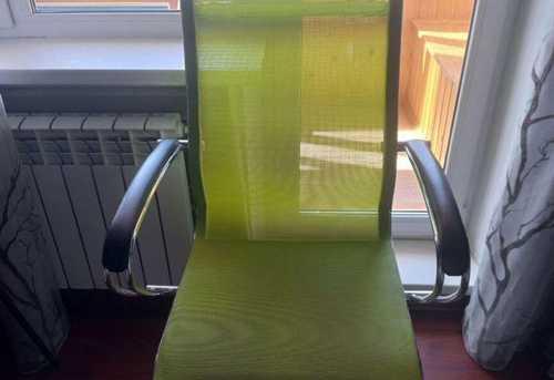 Компьютерный стул зеленый металлический