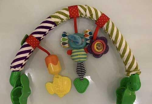 Игровая дуга с подвесными игрушками в коляску