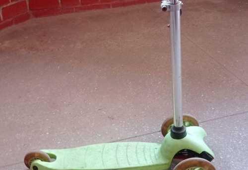 Продам детский самокат сверкающий трёхколёсный