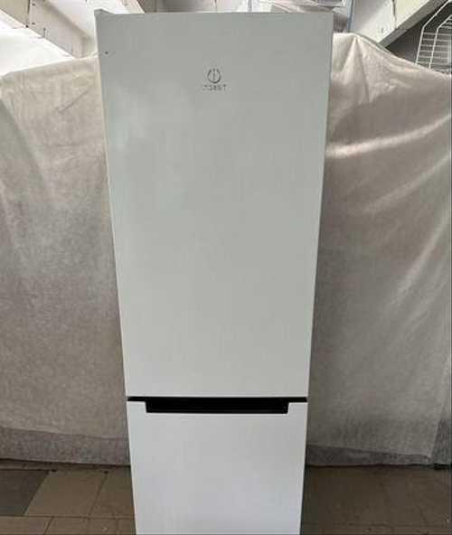 Холодильник б/у Indesit DF 4180 W