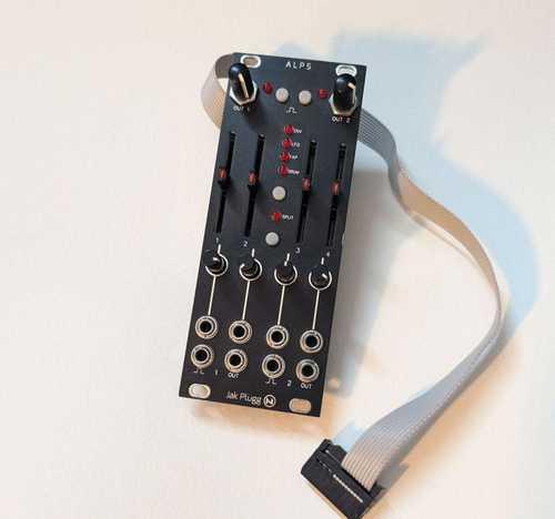 Eurorack Alps, Jak Plugg