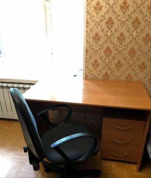 Письменный стол/Компьютерное кресло