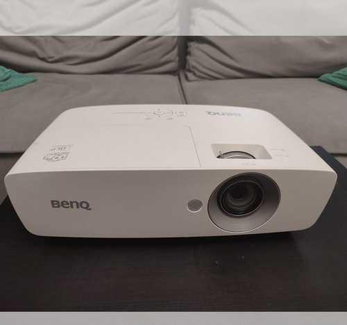 Проектор BenQ TH683 с экраном 180 см