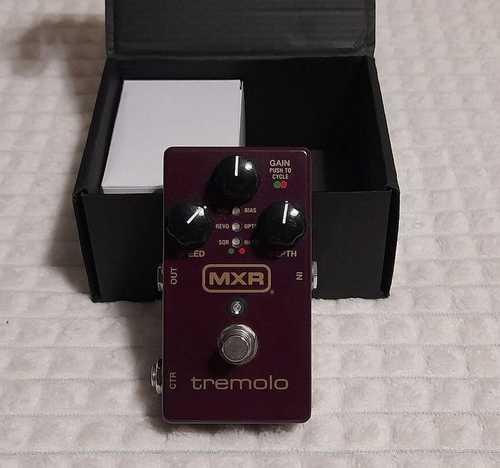 Гитарная педаль MXR M305 Tremolo