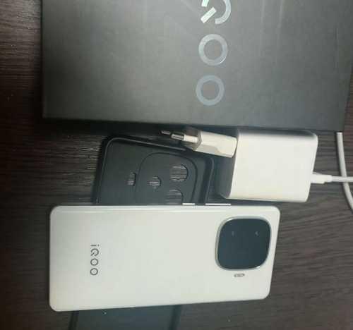 Vivo iQOO Z9 Turbo, 12/256 ГБ