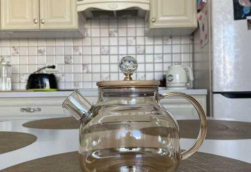 Стеклянный чайник и графин для воды