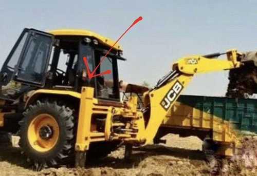 Стекло заднее левое глухое JCB 3CX,4CX(Индия)