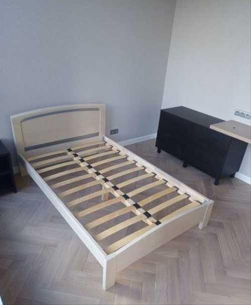 Кровать из массива двуспальная с матрасом 160х200