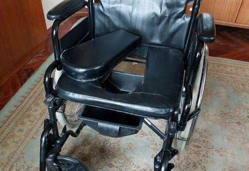 Инвалидная коляска с санитарным оснащением