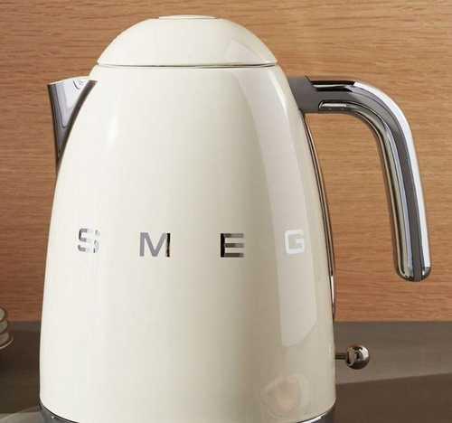 Чайник электрический Smeg KLF03creu кремовый