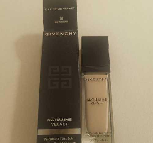 Givenchy Matissime velvet 01 тональный крем