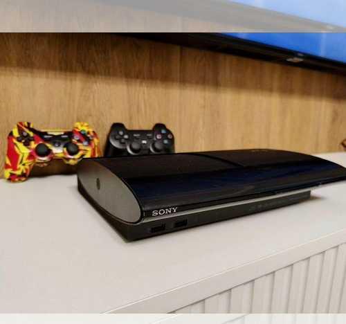 Sony PlayStation 3 Super Slim, 500 ГБ, 2 геймпада
